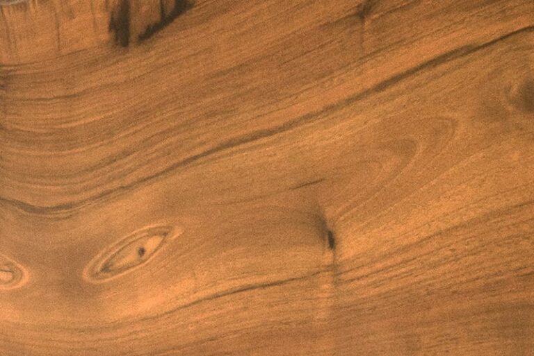 Coffee table in Noce Europeo 100 anni | Tabula Woods